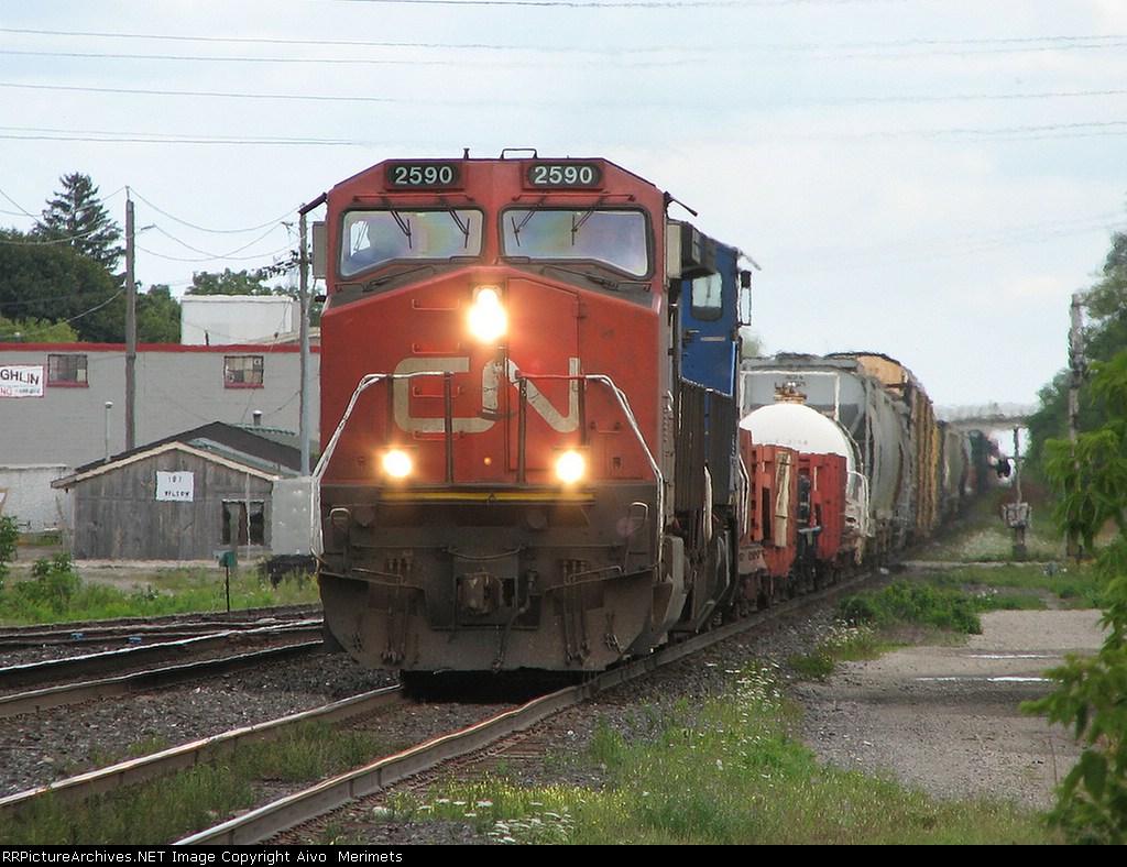 CN 2590 at Woodstock